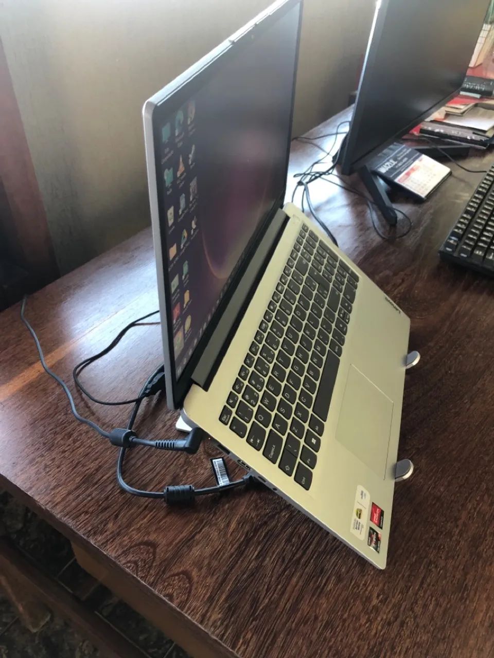 Notebook Lenovo com tela extra - Ideal para trabalho e estudo ...