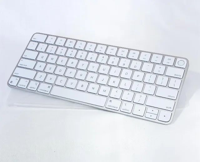Teclado Apple Magic Keyboard com Touch ID - NOVO - Periféricos e ...