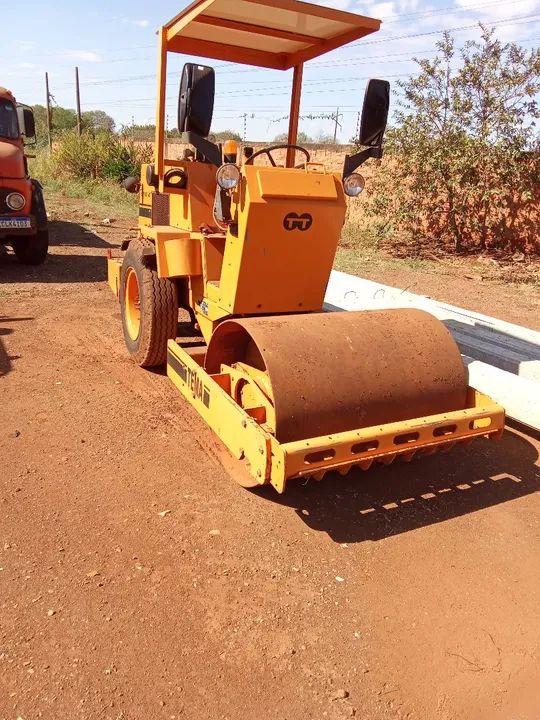 "rolo compactador liso" no Brasil