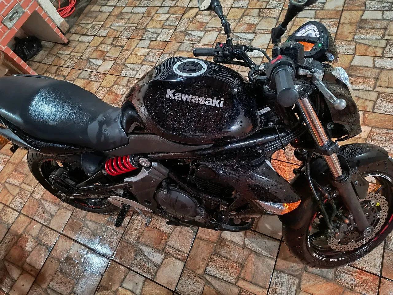 Motos KAWASAKI ER-6N no Brasil