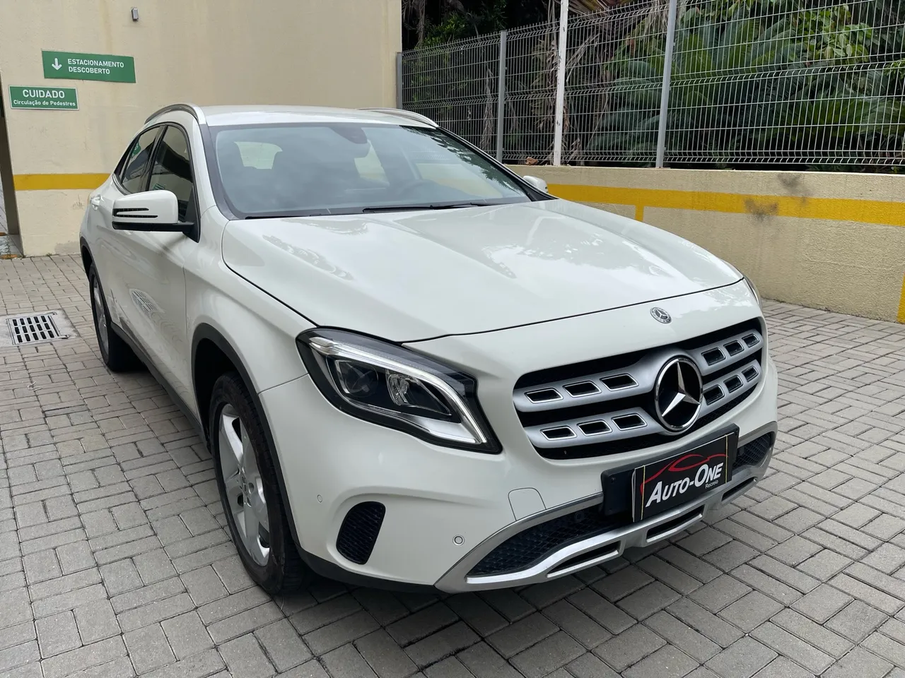 MERCEDES-BENZ GLA-200 2018 Usados e Novos