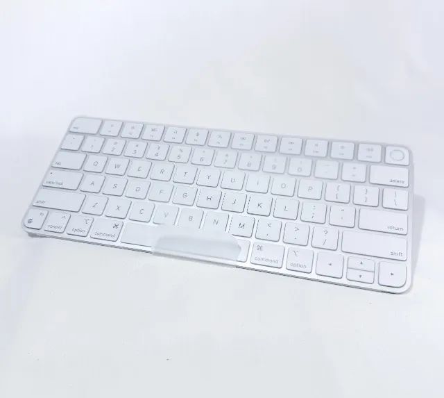 Teclado Apple Magic Keyboard com Touch ID - NOVO - Periféricos e ...