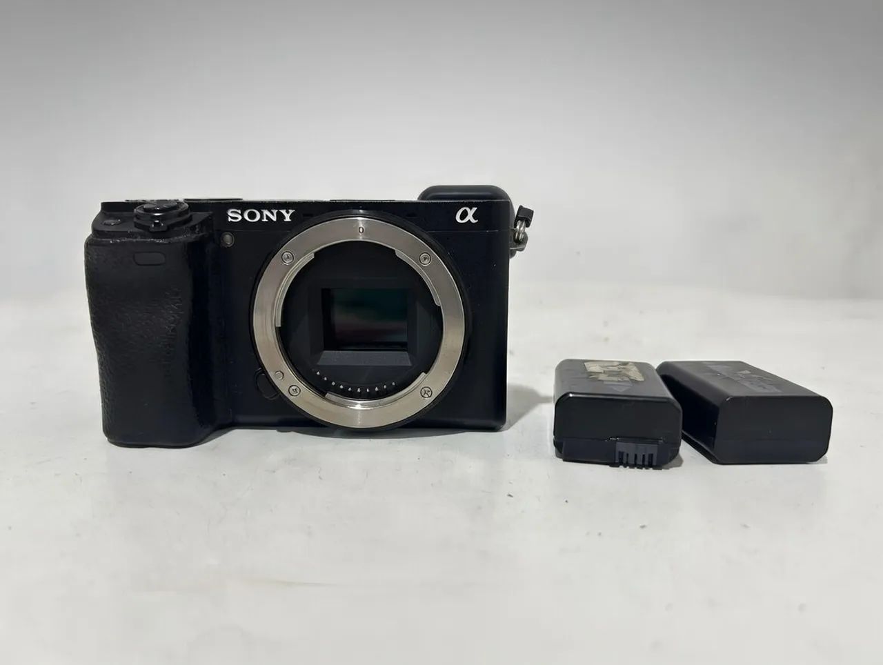 Sony a6300 4K - (Uso predominante em Vídeo) + 2 Baterias - Câmeras e ...