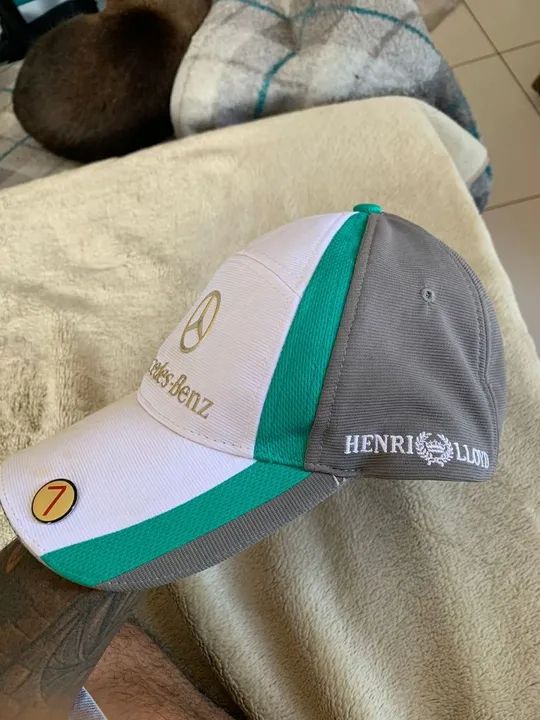 "bone mercedes" no Brasil