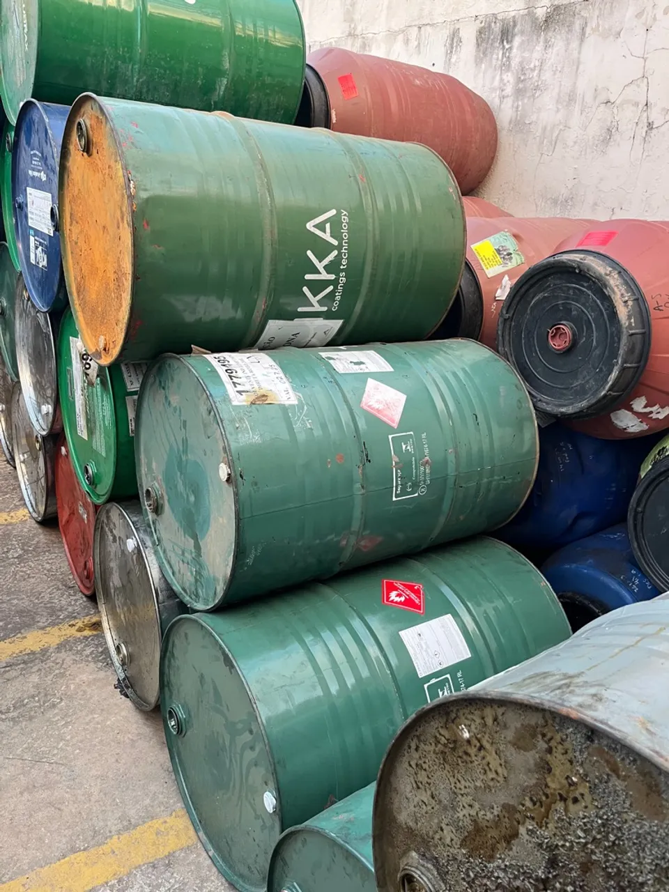 "tambores de 200 litros" no Brasil