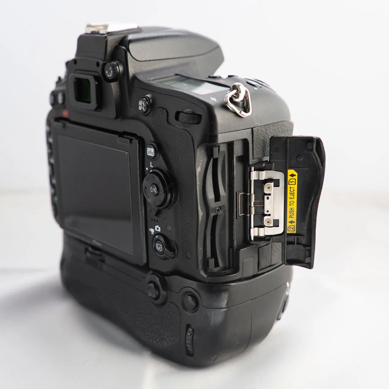Nikon D750 Full Frame + Grip + 2 Baterias - Câmeras e Filmadoras - Asa ...
