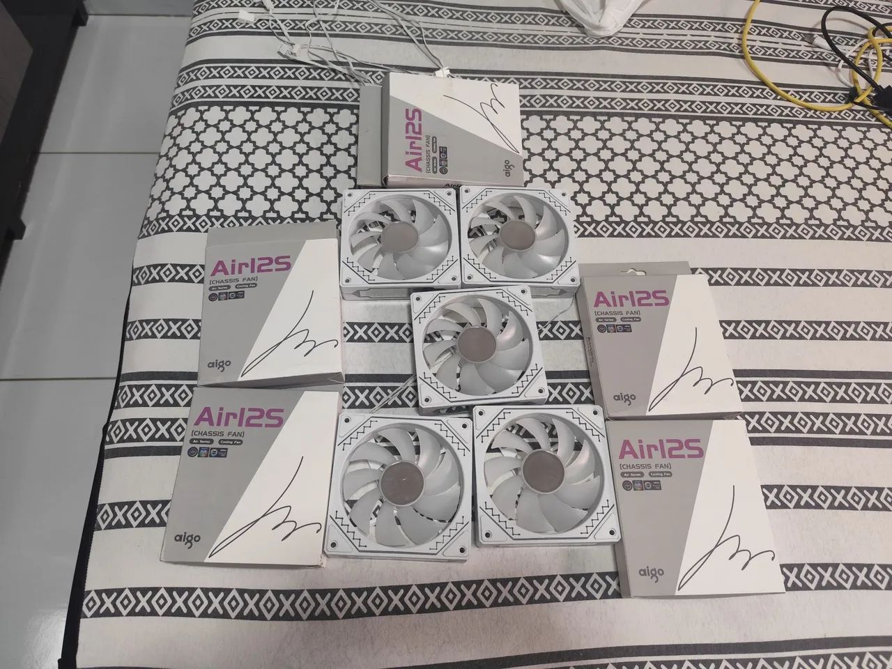 KIT FAN AIGO AIRL25 - 10 UNIDADES (RGB) - Peças de Hardware - Cidade ...