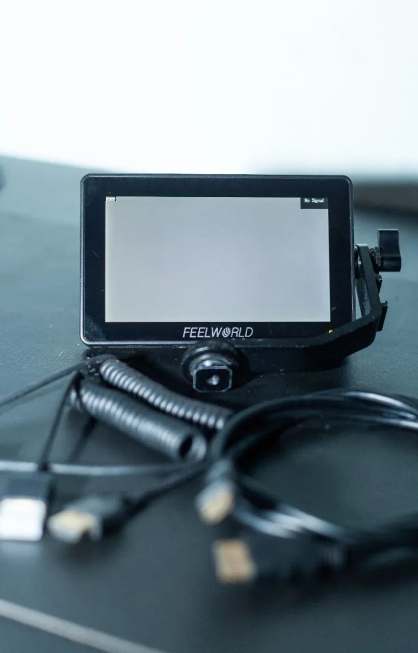 Feelworld F6 plus + 3 cabos HDMI + Bateria NP - Acessórios para Câmeras ...