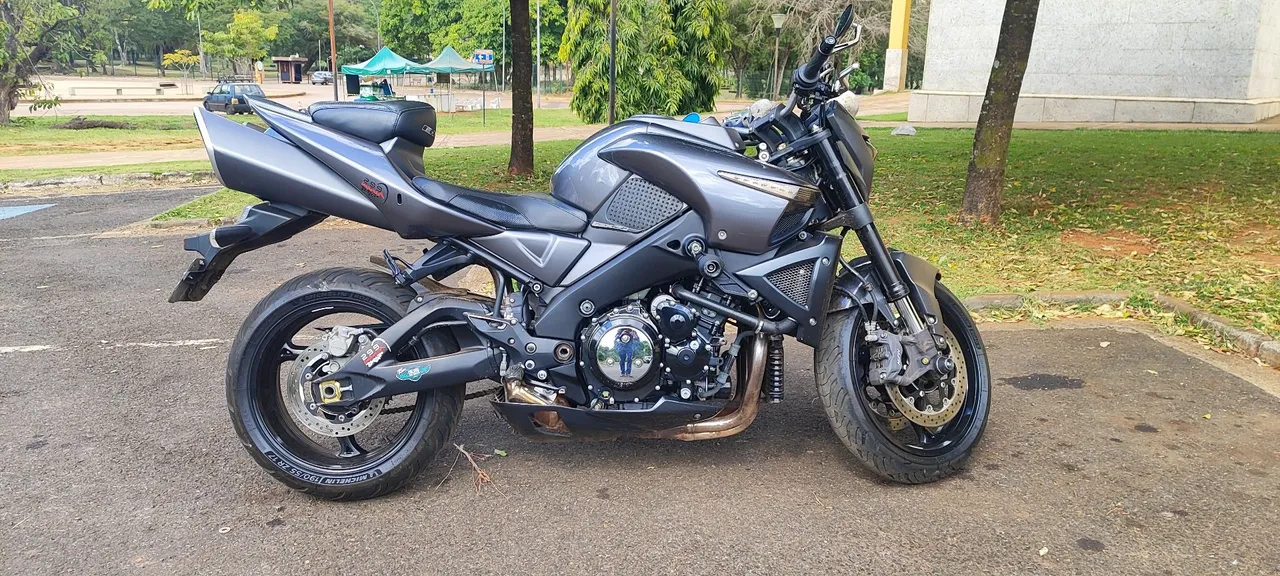 Motos Suzuki GSX 1300 B-KING no Brasil
