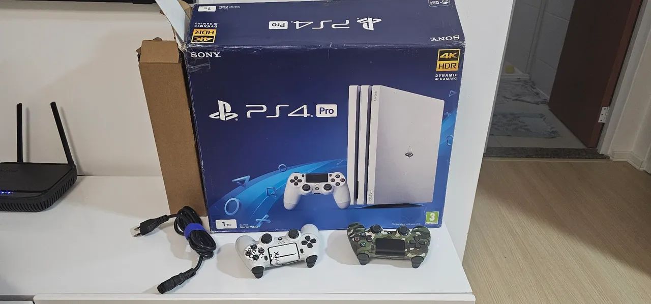 Playstation 4 PRO Branco SSd1TB com dois controles novos originais todos os cabos incluso ...