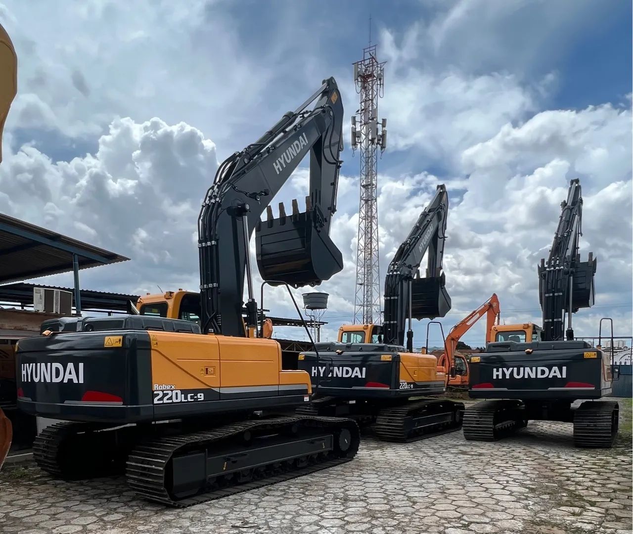 Escavadeira Hyundai R220 ano 2024 - Máquinas pesadas para construção ...