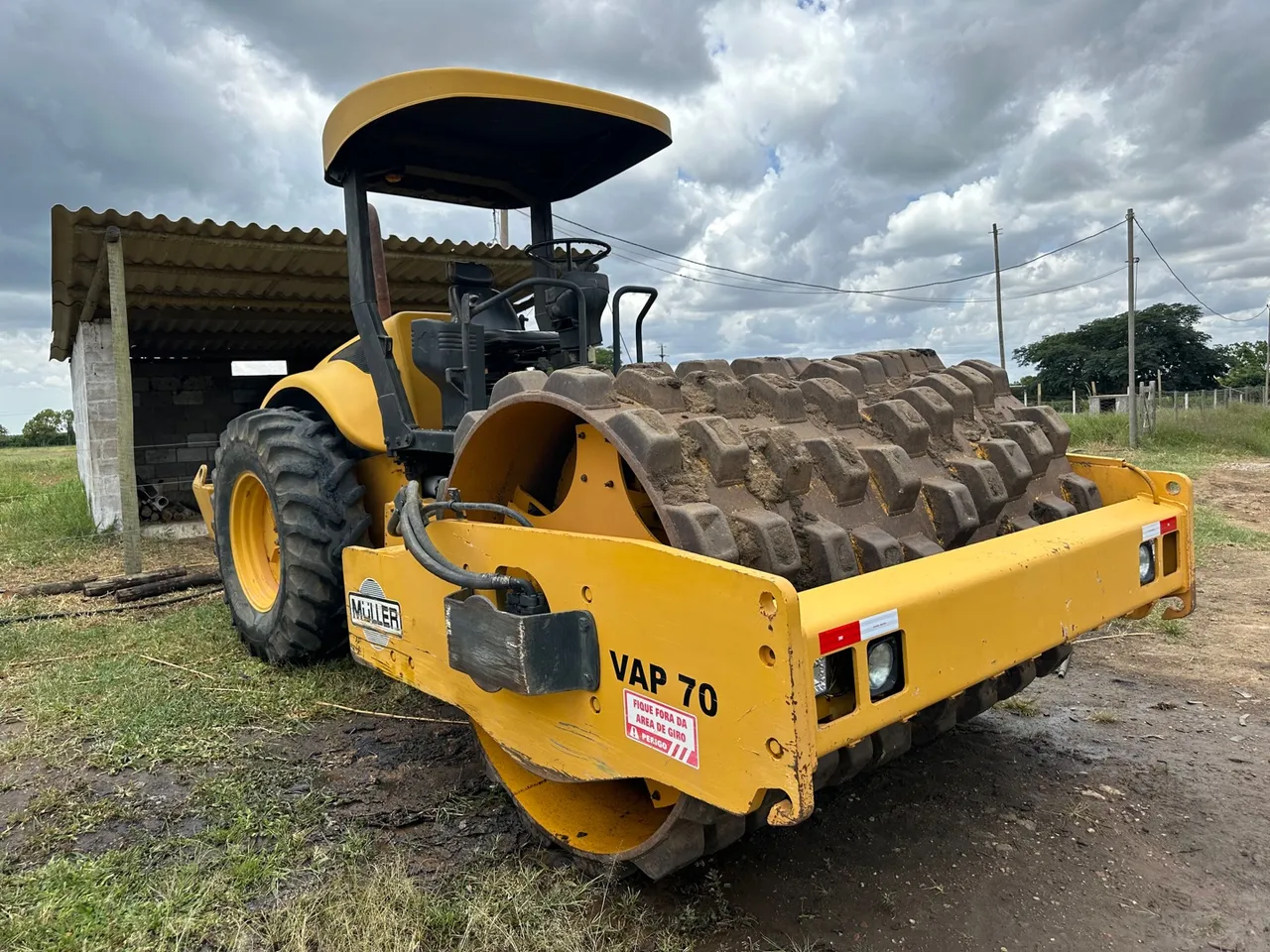 "rolo compactador" no Brasil