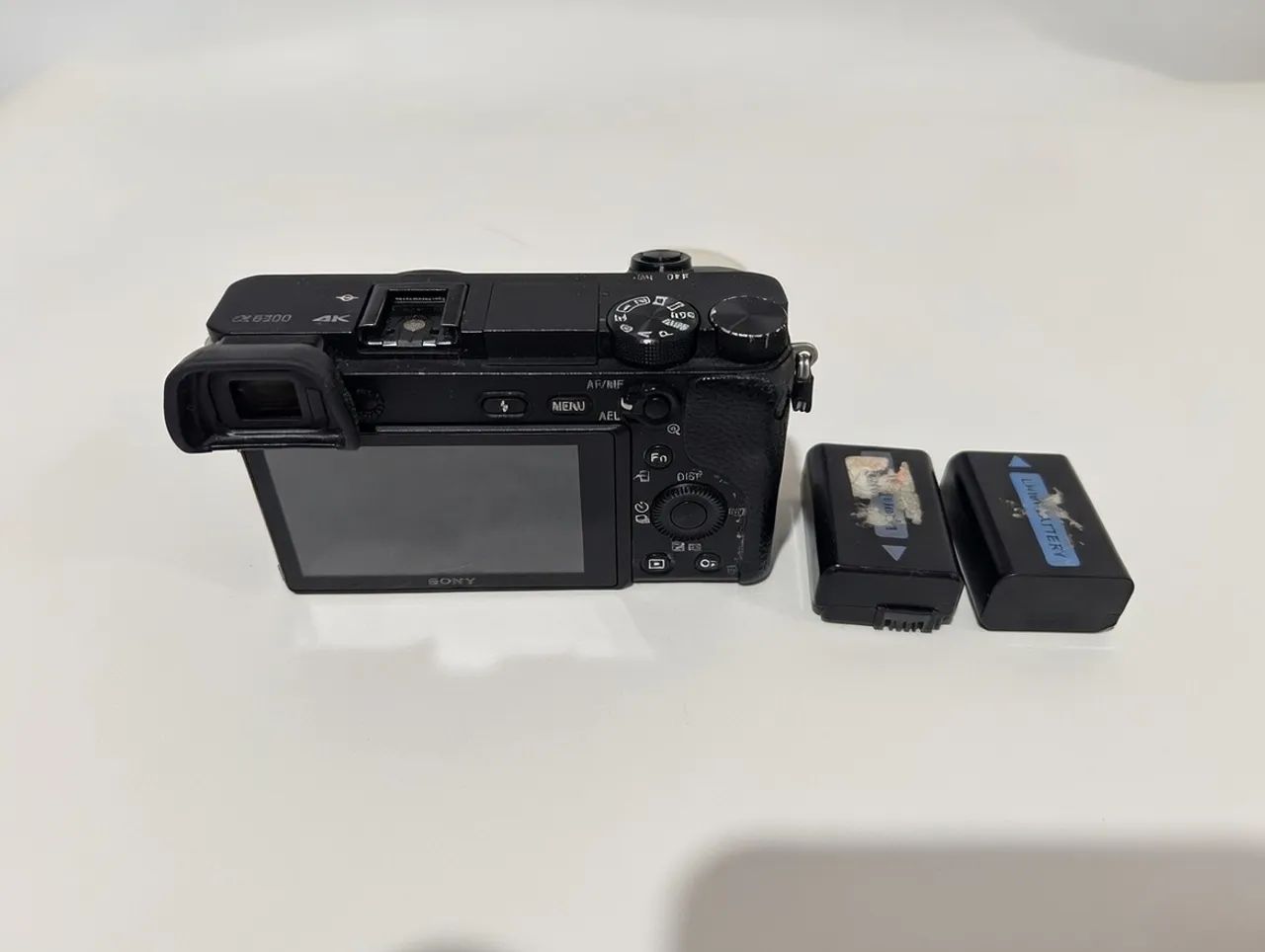 Sony a6300 4K - (Uso predominante em Vídeo) + 2 Baterias - Câmeras e ...