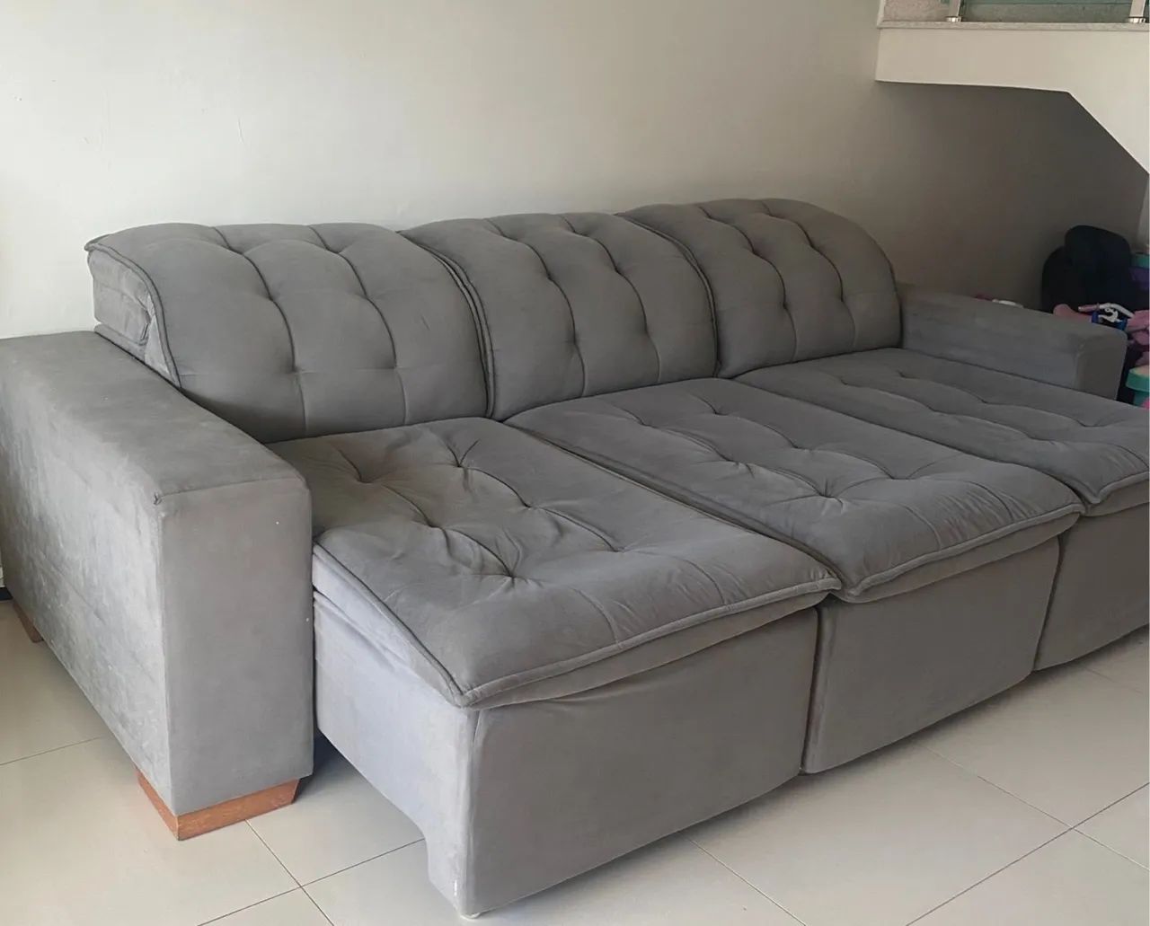 Sofá Cinza retrátil 3 metros com 3 níveis de inclinação pes em madeira ...