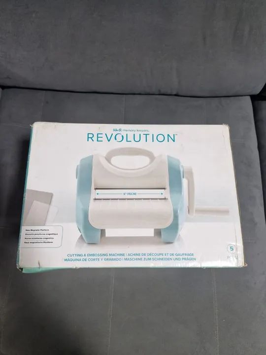 Máquina de Corte e Gravação We R Memory Keepers Revolution - Papelaria ...