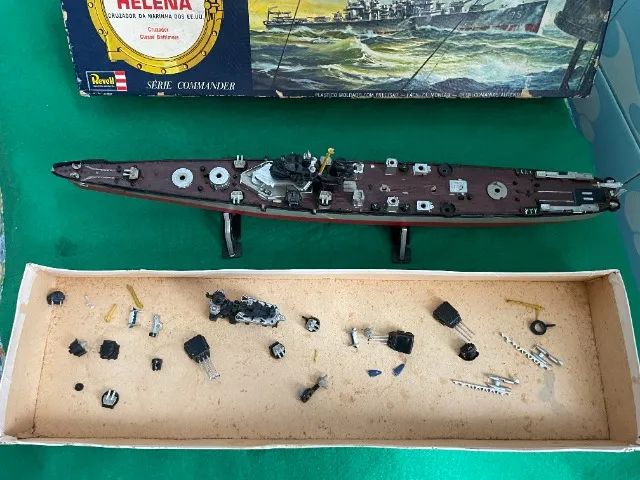 Modelo em Escala do Cruzador Helena da Marinha dos EE.UU. - Revell ...