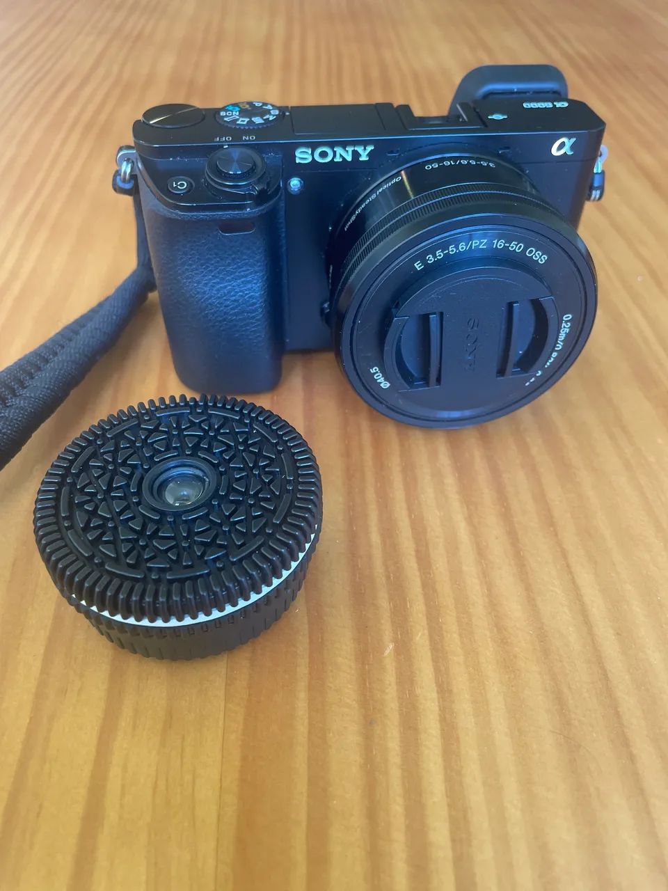 Sony a6000 + lente do kit + lente pancake oreo + alça de mão - Câmeras ...
