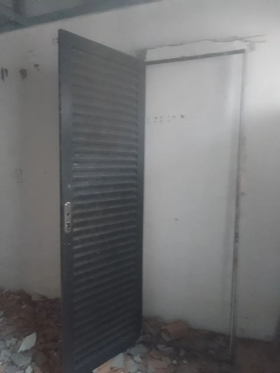 Porta de ferro - Portas e Janelas - Centro, Manaus 1468979208 | OLX