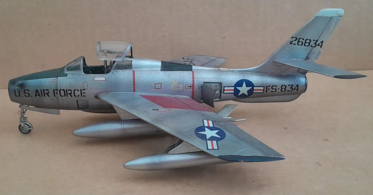 Republic F-84F Thunderstreak 1/72 - Hobbies e coleções - Santa Rosa ...