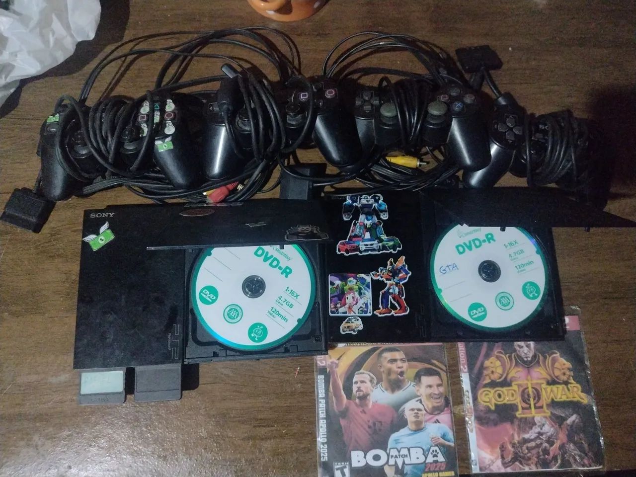 Dóis PS2 funcionando bem cada um com dóis controles cabos e jogos ...