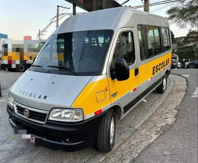 "carro escolar" no Brasil