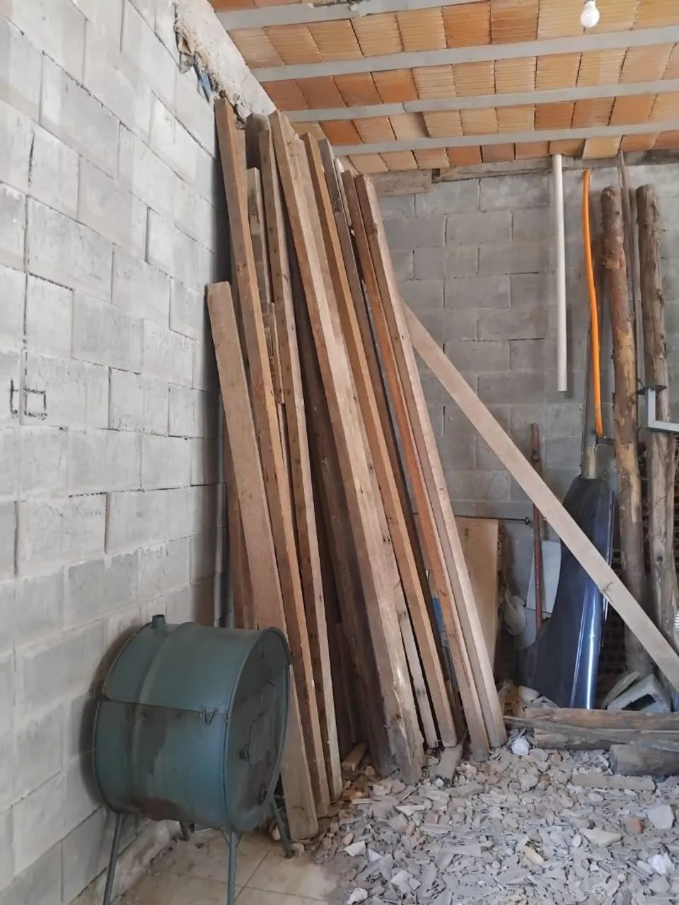 Vendo viga cambara 3 mtrs 2x4 cada PC 50 reias - Fundação e Estrutura ...