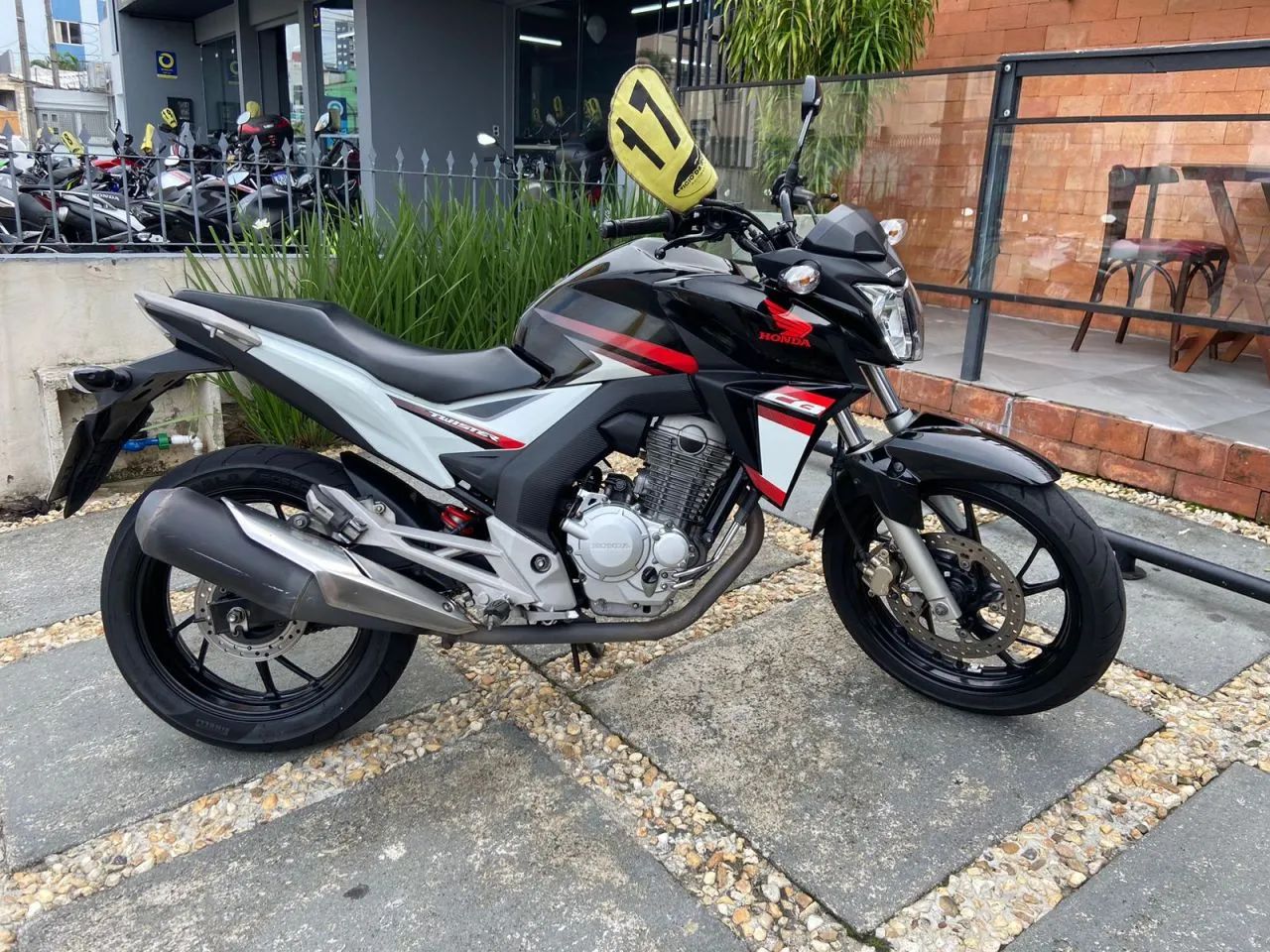 Motos HONDA CB 2017 no Brasil