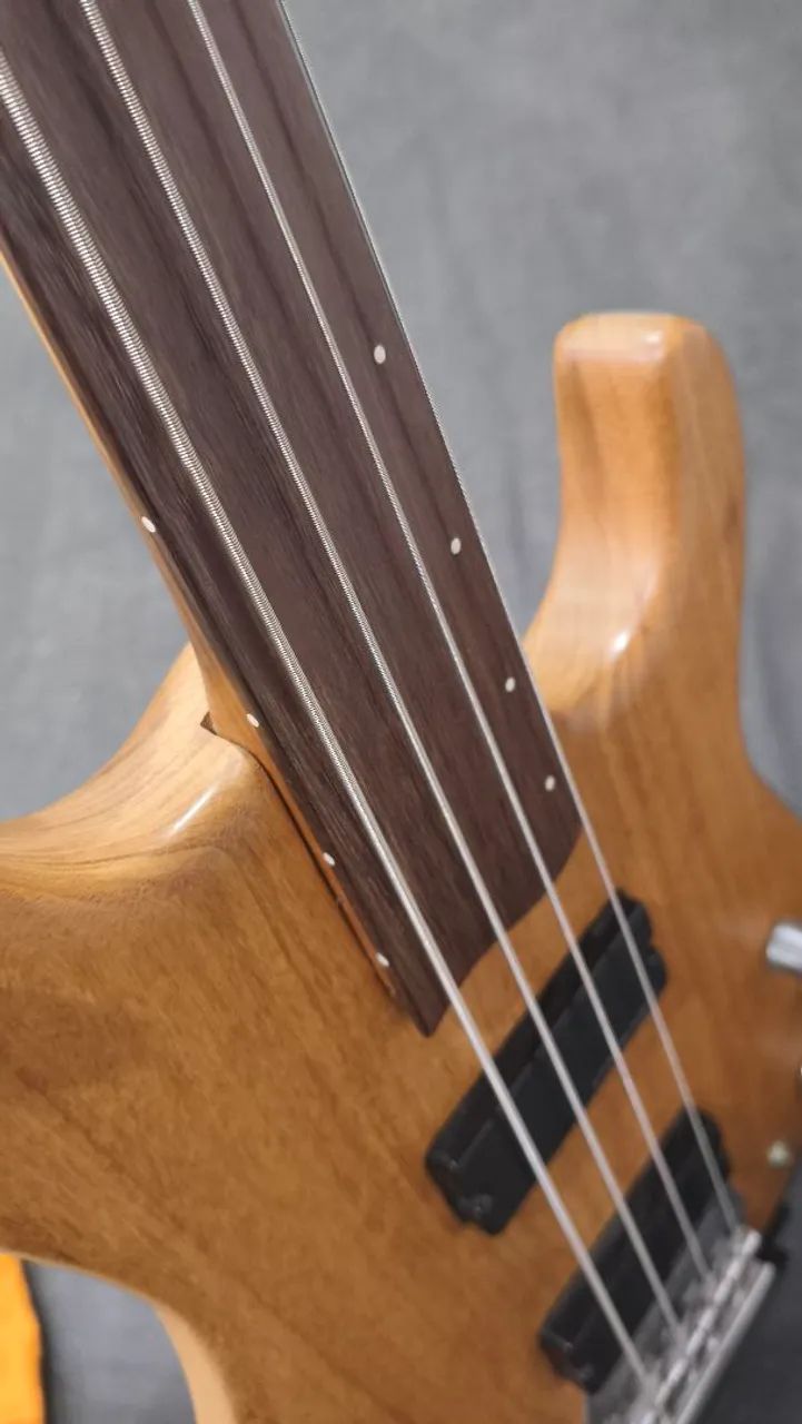 Baixo 4 corda fretless - Instrumentos musicais - Barra do Imbuí ...