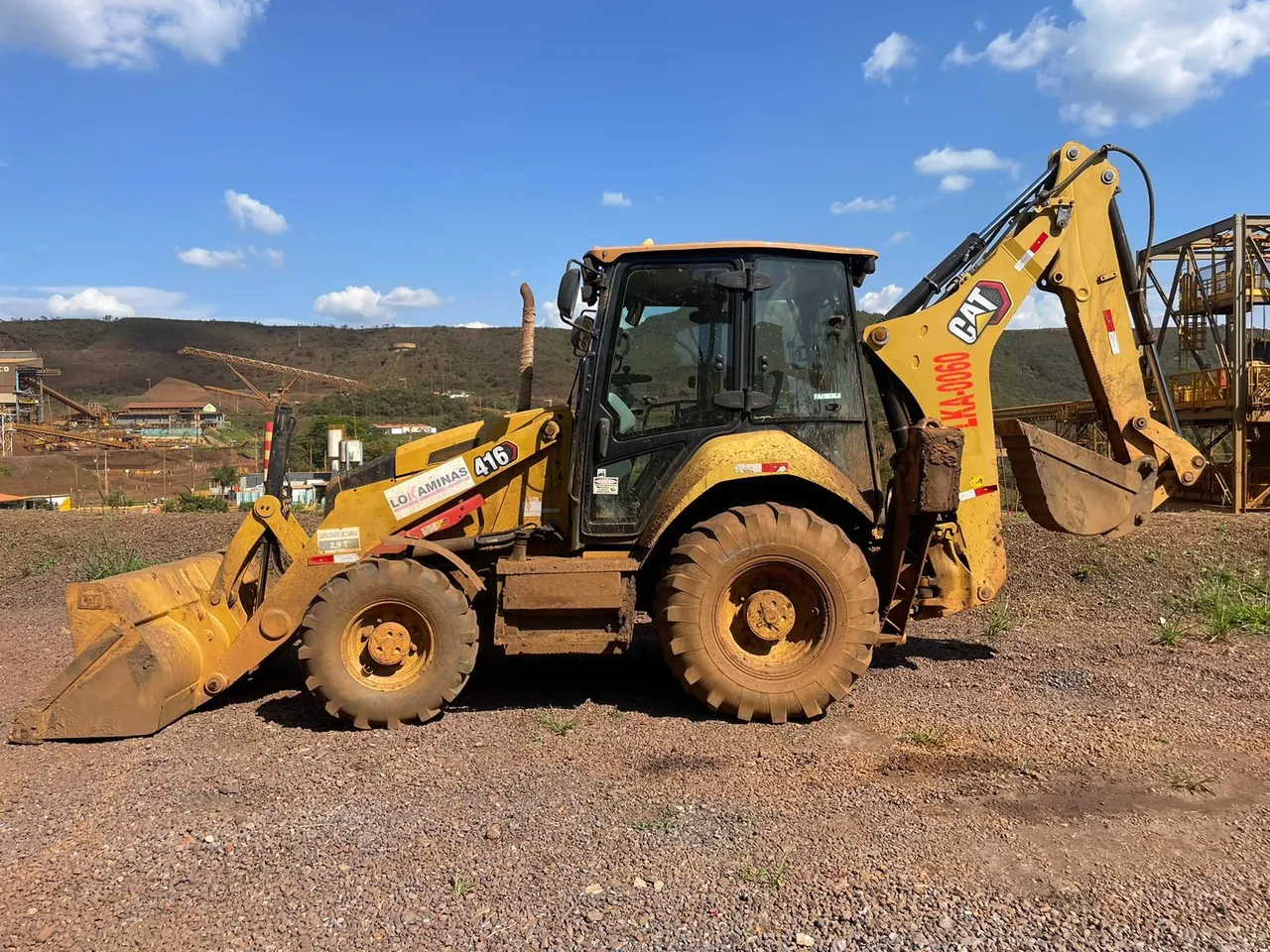 "retroescavadeira caterpillar" - Máquinas pesadas para construção no Brasil