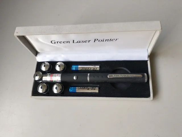 Caneta Laser Pointer Verde - Kit Completo com Estojo (Estado de Novo ...