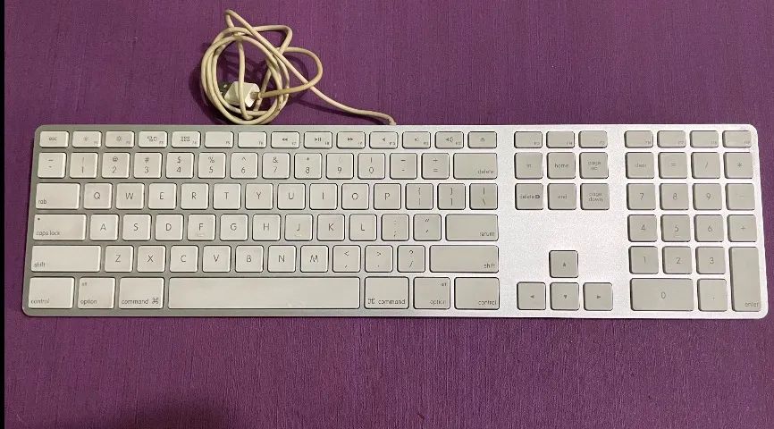 Teclado Apple Magic Keyboard A1243 Com Fio Usb - Periféricos e ...