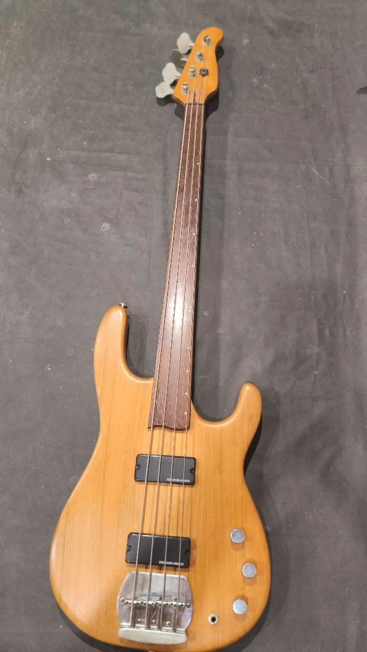 Baixo 4 corda fretless - Instrumentos musicais - Barra do Imbuí ...