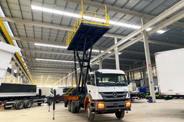 Caminhão VW 27.260 6x4 24/25 Plataforma Pantográfica - Caminhões - Ipê ...