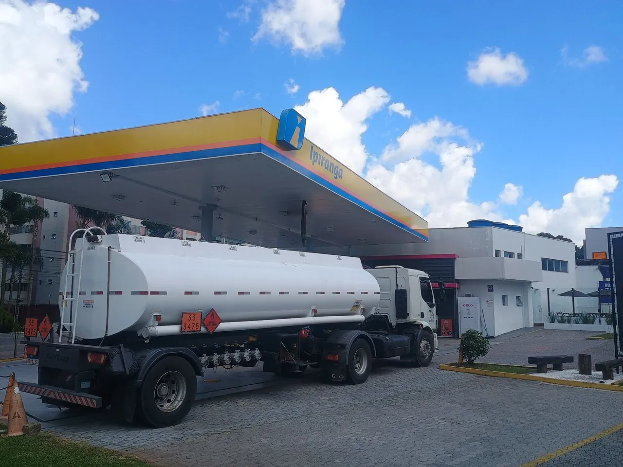 "caminhao tanque" - Caminhões no Brasil