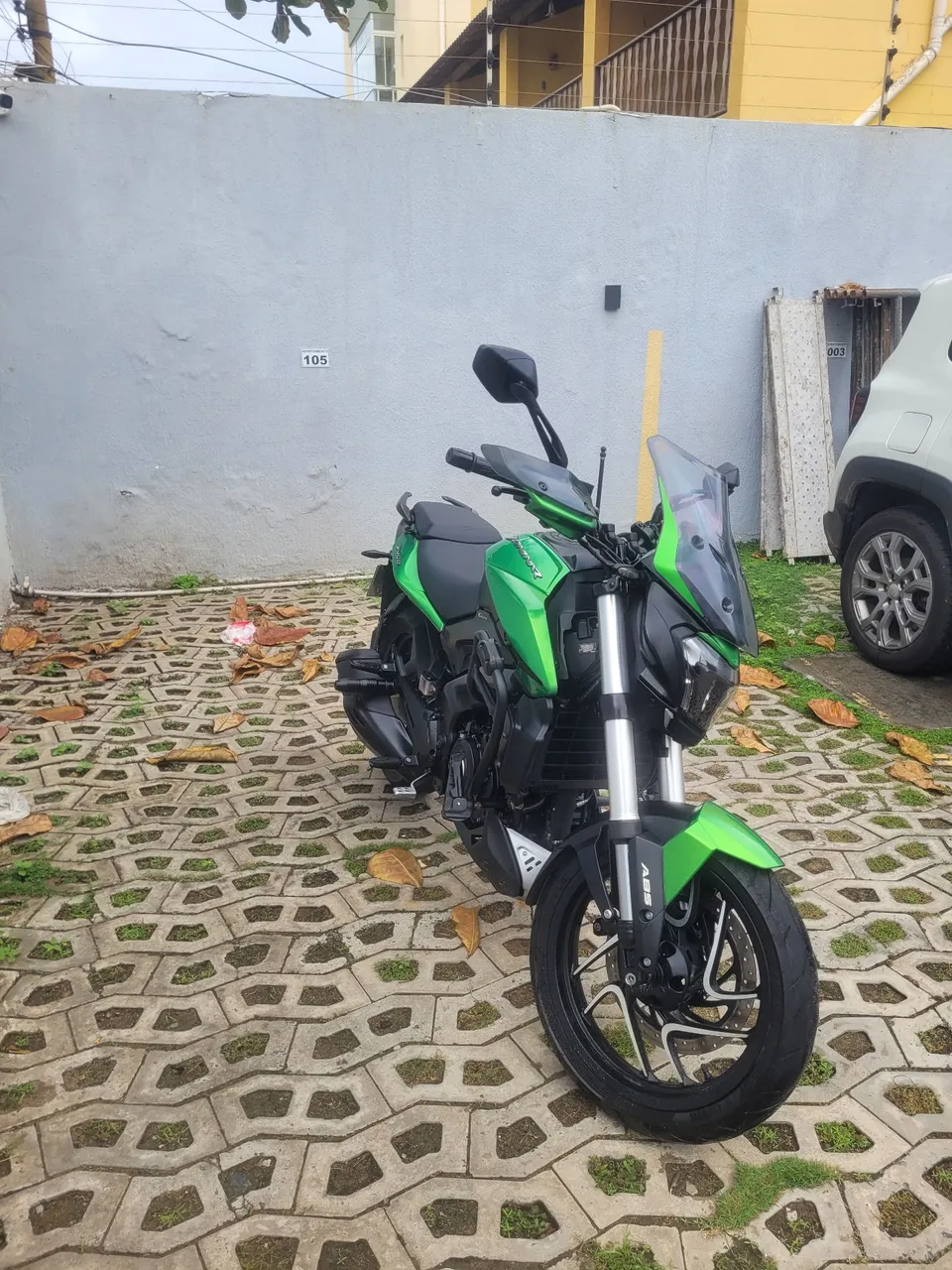 Motos BAJAJ DOMINAR no Brasil