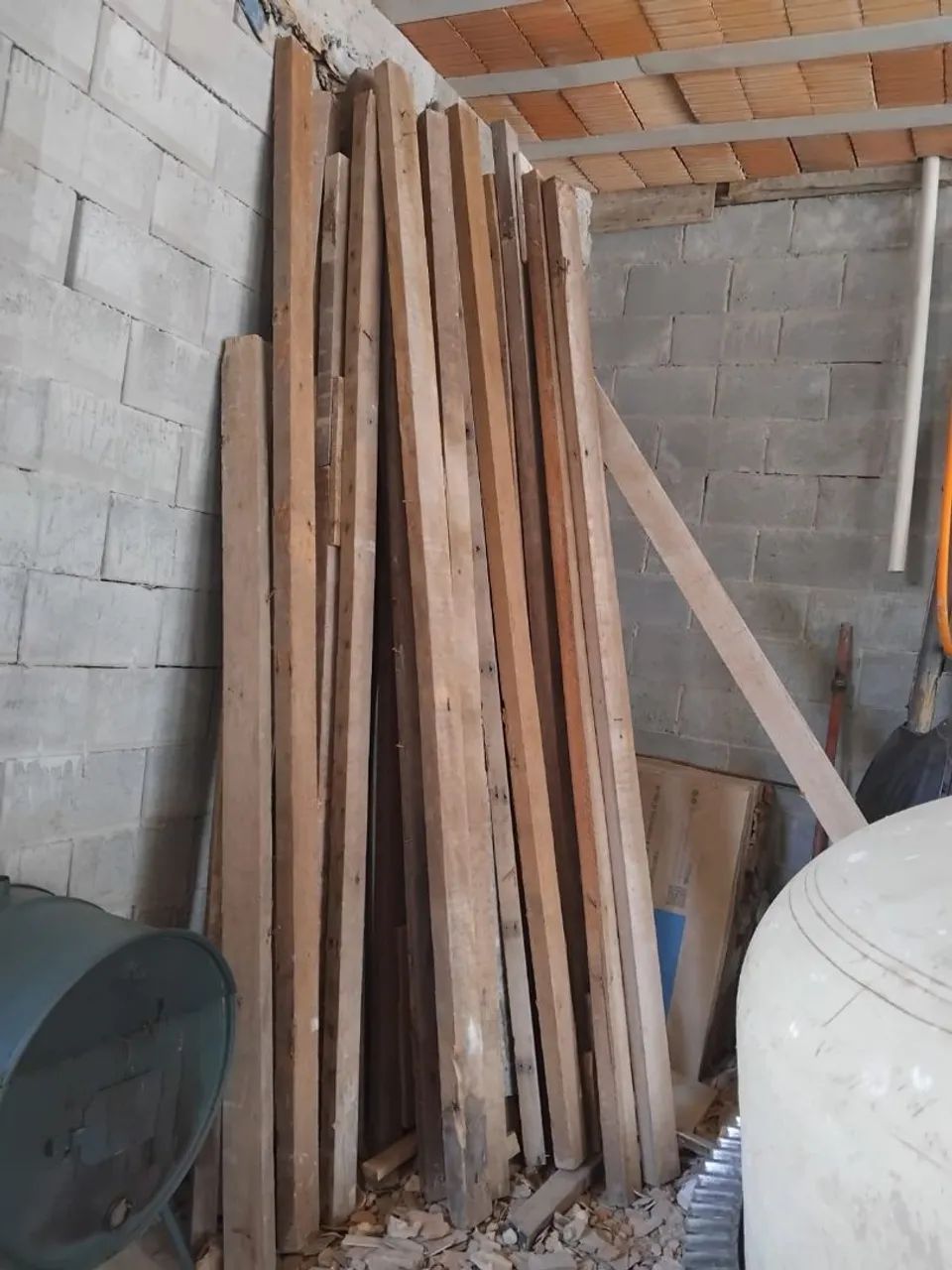 Vendo viga cambara 3 mtrs 2x4 cada PC 50 reias - Fundação e Estrutura ...