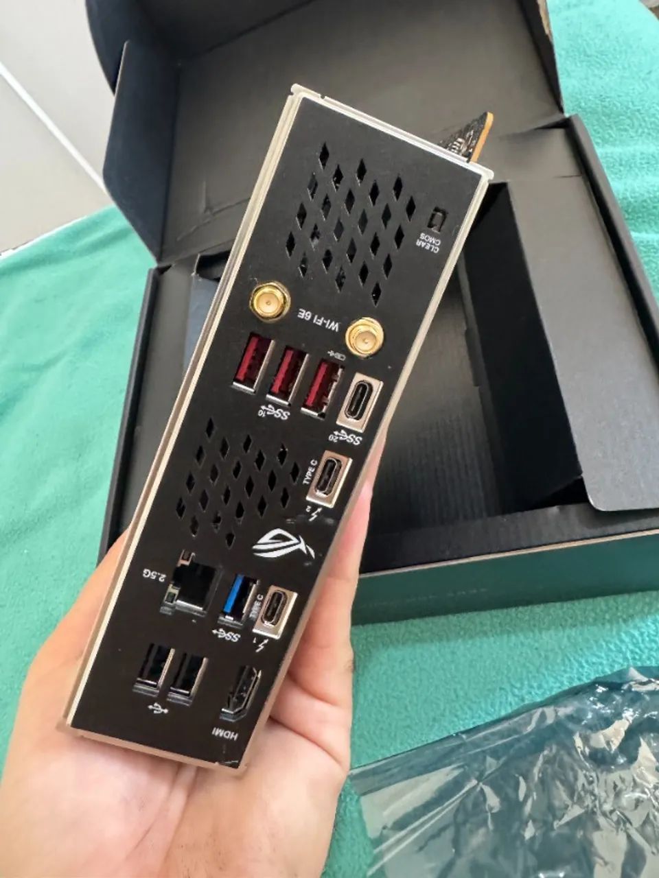 placa-mãe ASUS ROG STRIX Z790-I GAMING WIFI com curto na placa - Peças ...