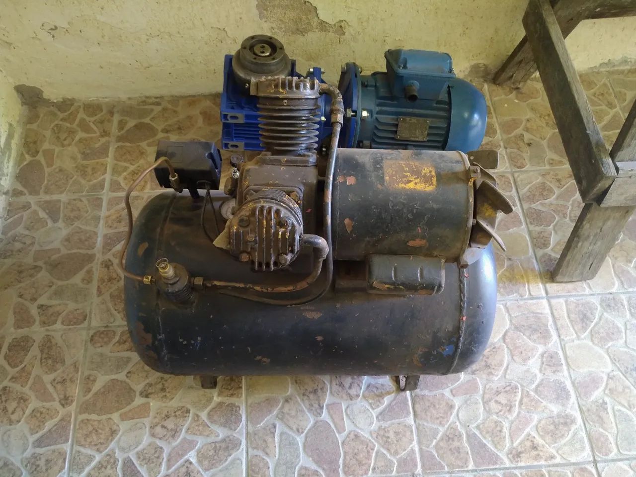 Compressor de ar industrial usado - Máquinas para produção industrial ...