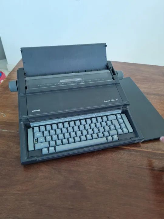 Máquina de escrever Olivetti Praxis 201-II - Itens Para Escritório ...