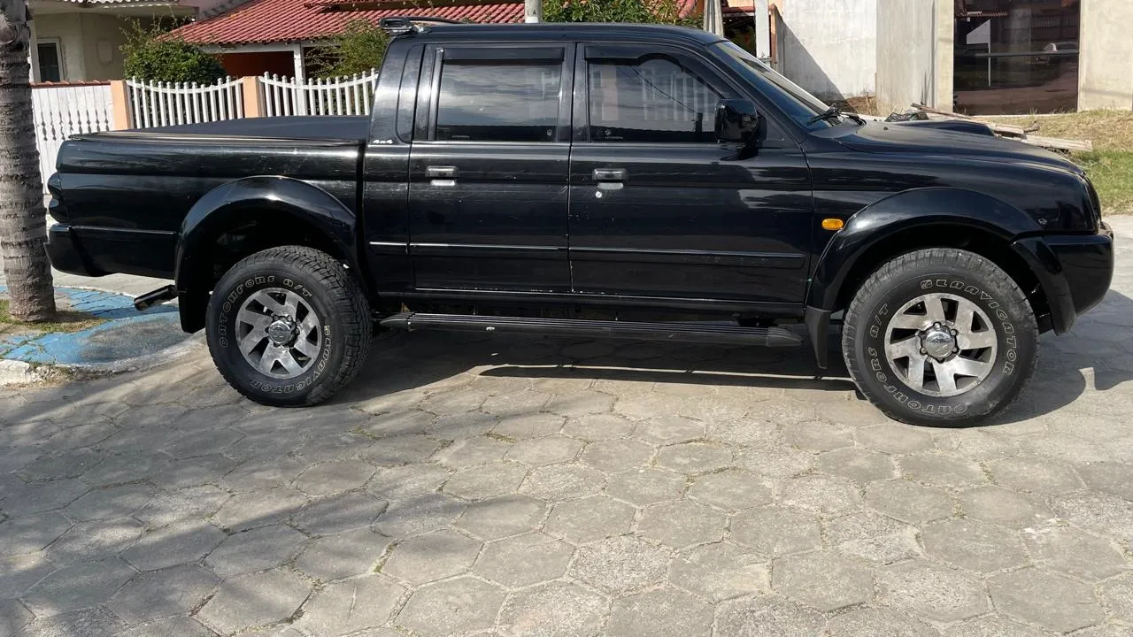 MITSUBISHI L200 SPORT HPE 2.5 4X4 CD DTI DIES. MEC. Usados e Novos no RJ