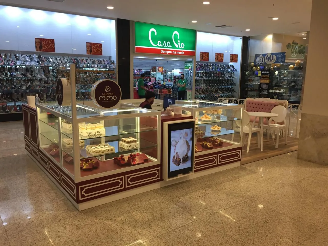 "expositor de bolos e doces" no Brasil