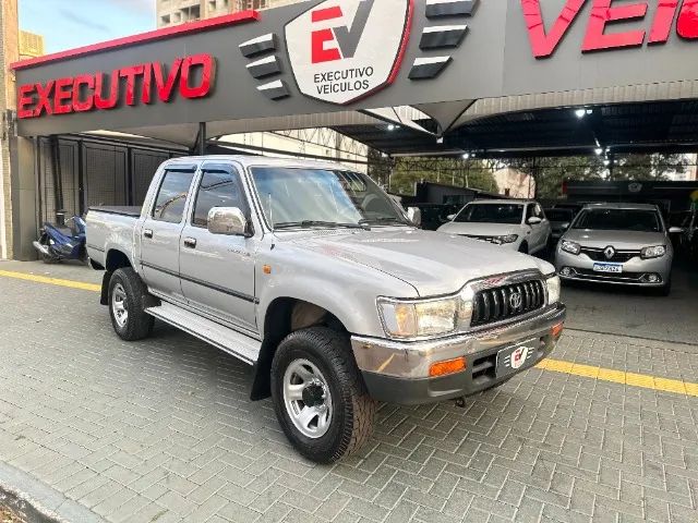 TOYOTA HILUX 2002 Usados e Novos