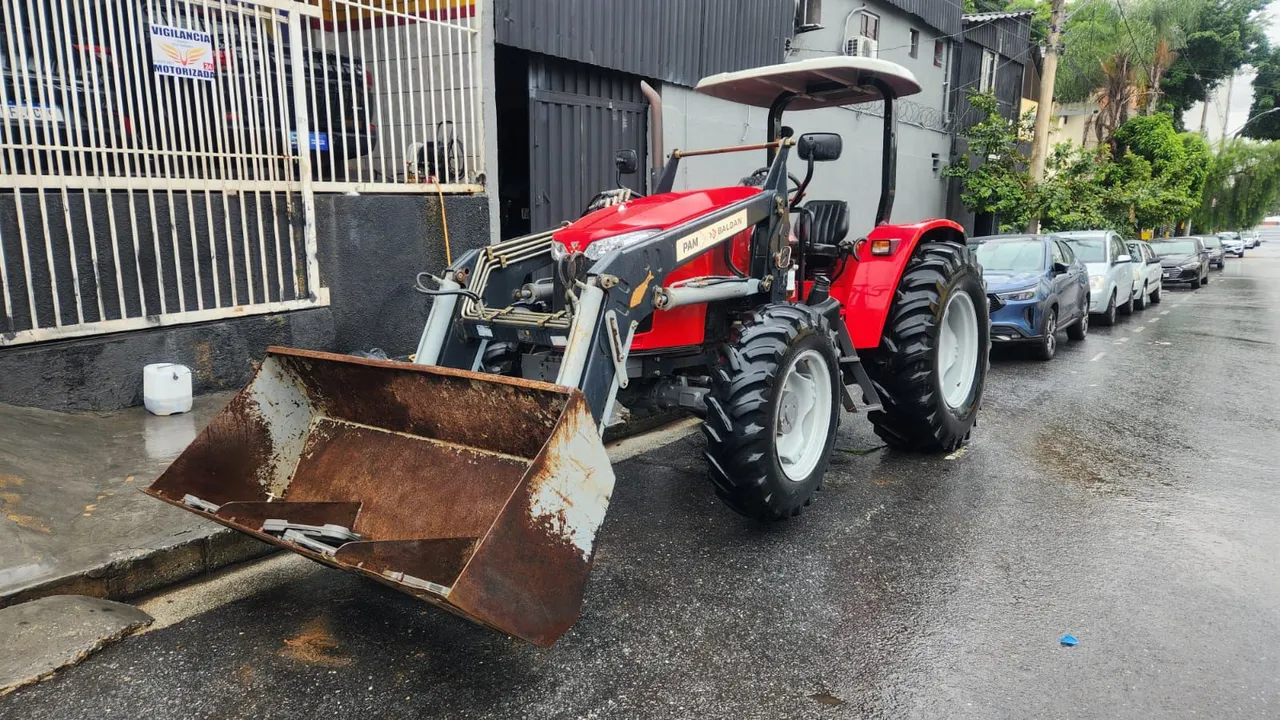 "trator com concha" - Tratores e máquinas agrícolas no Brasil