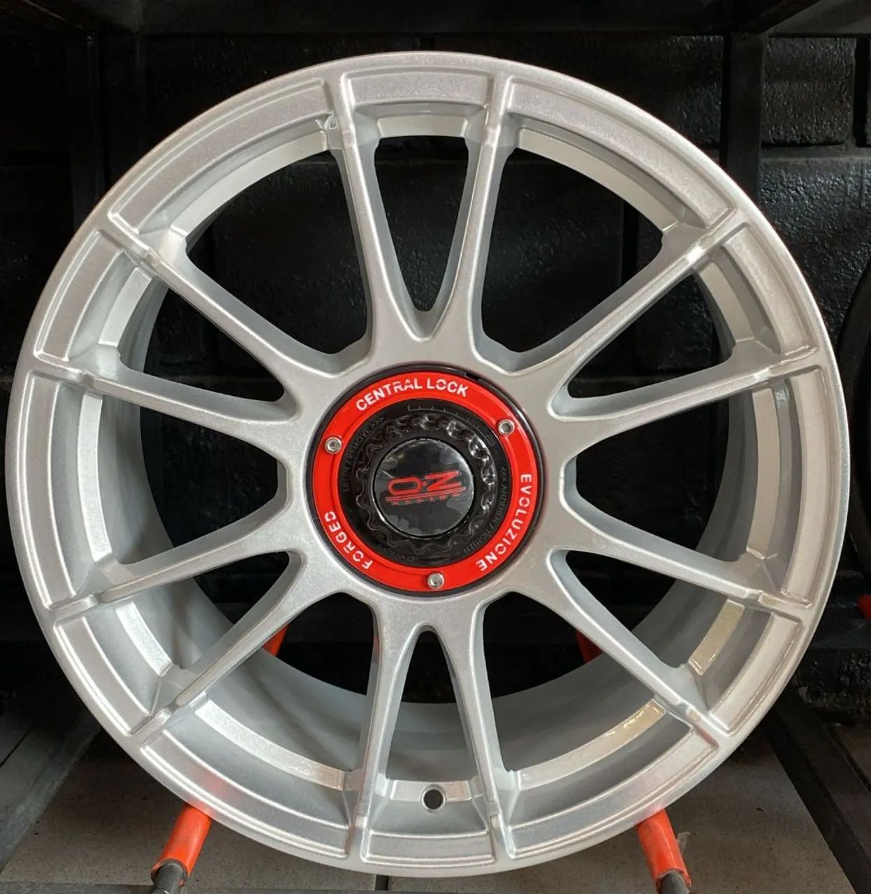 Rodas OZ Racing Evoluzione Central Lock aro 17 - Peças para carros ...