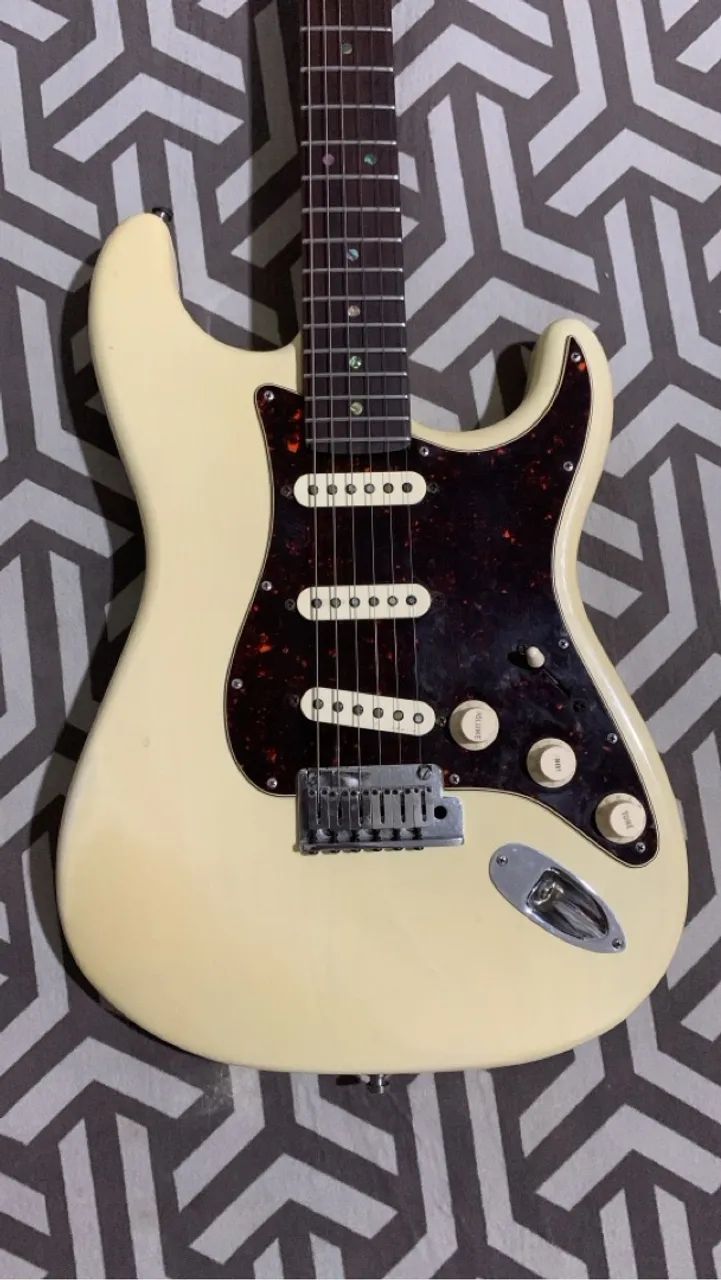 Guitarra Elétrica Fender Stratocaster American Deluxe FAB 06/2000 ...