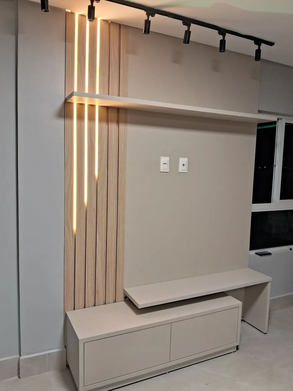 Painel de TV moderno com iluminação embutida - Racks e Painéis - Bessa ...