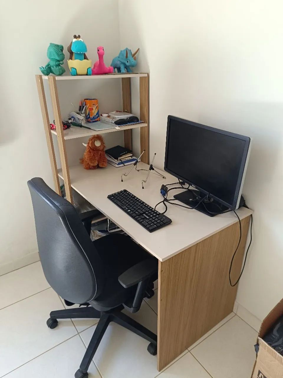 Mesa de Escritório + monitor + cadeira - Mesas - Novo Horizonte, Macaé ...