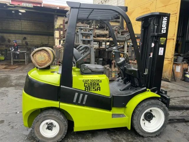 Empilhadeira GLP Clark, C30L, Capacidade 3.000Kg - Máquinas pesadas ...