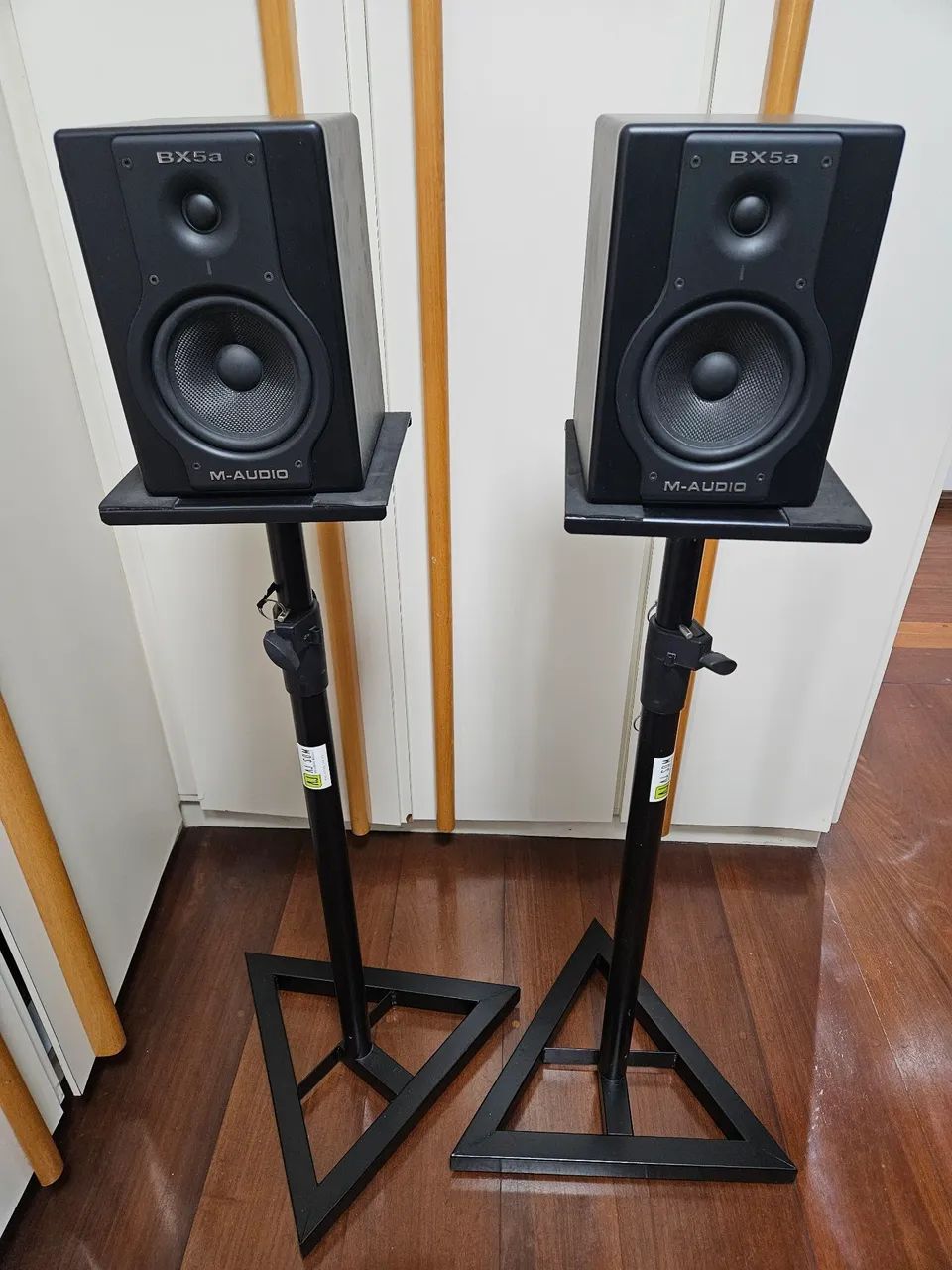Par de Caixas Acústicas M-Audio BX5a +Tripés + Uphobia UMC 22 ...