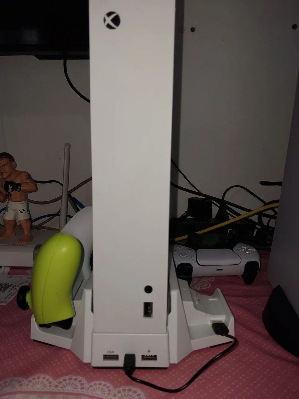 Vendo xbox series s semi novo com ssd de 1tb junto e controle mas um HD ...